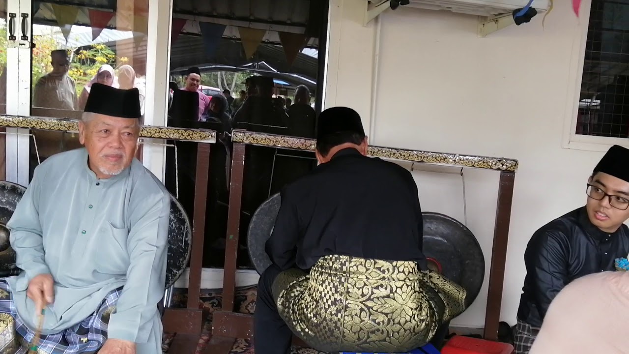 Permainan gulingtangan puak Dusun - YouTube