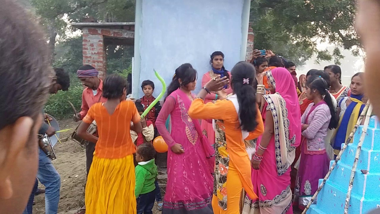 Mehrauna village dans(1) - YouTube