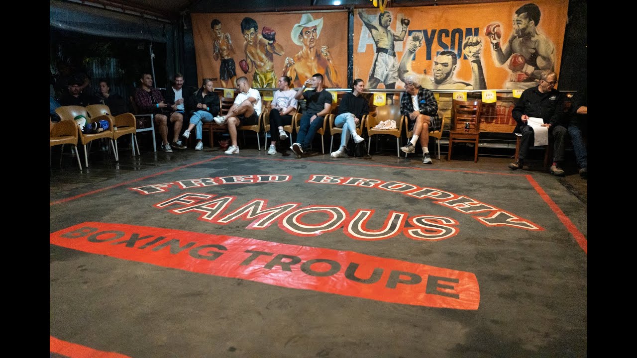 Fred Brophy's Boxing Troupe- Intro/Outback National Anthem- Walloon ...