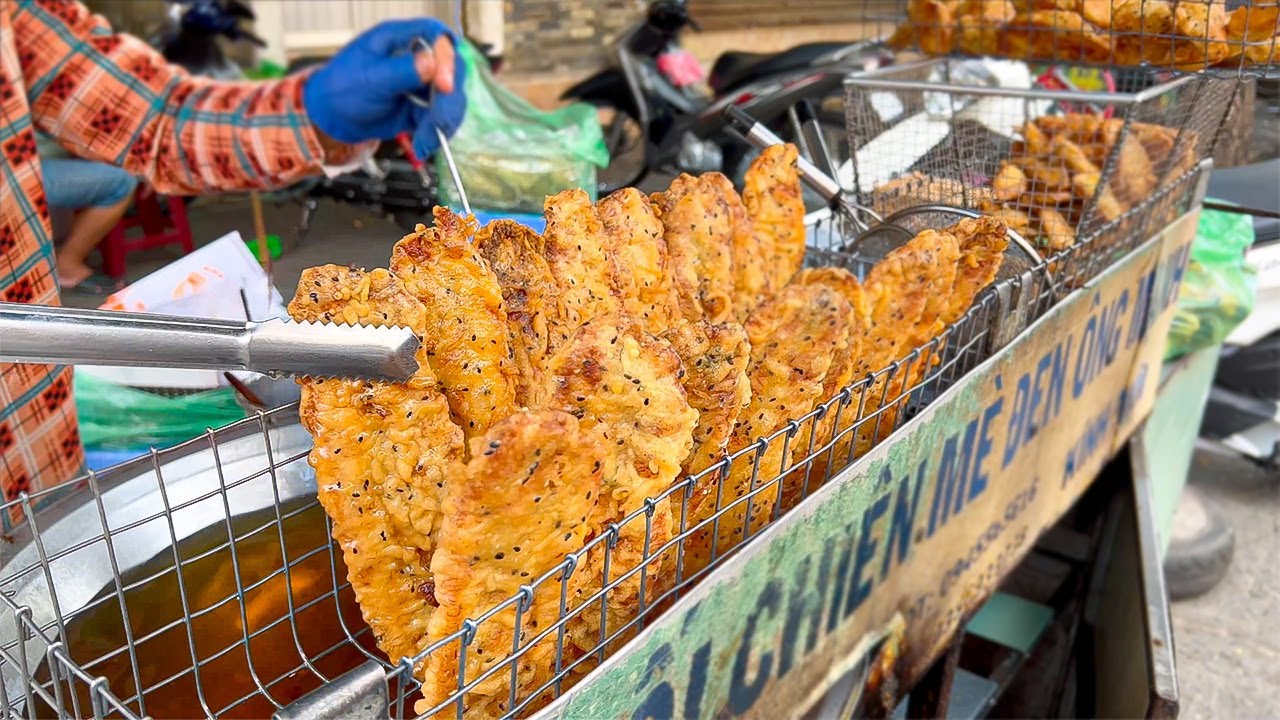 10 Delicious Cheap Street Foods in Vietnam - YouTube