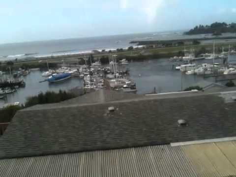 Latest Tsunami Surge in Harbor, Oregon - YouTube