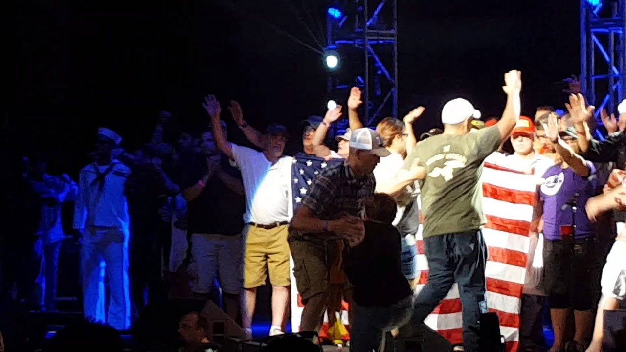 Toby Keith concert 7-10-15 saluting our troops!!! - YouTube