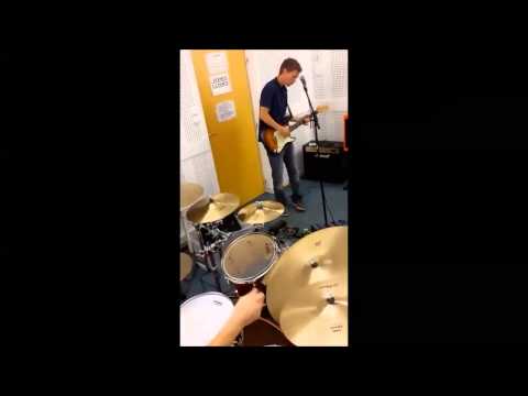 Mysoginist - Intro guitare et batterie
