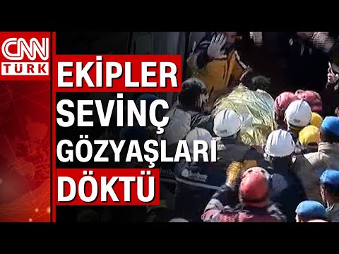 Depremin 153. saatinde bir mucize daha! Rukiye isimli genç kız enkazdan sağ olarak çıkarıldı.