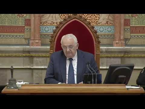 Staudt Gábor interpellációja - YouTube