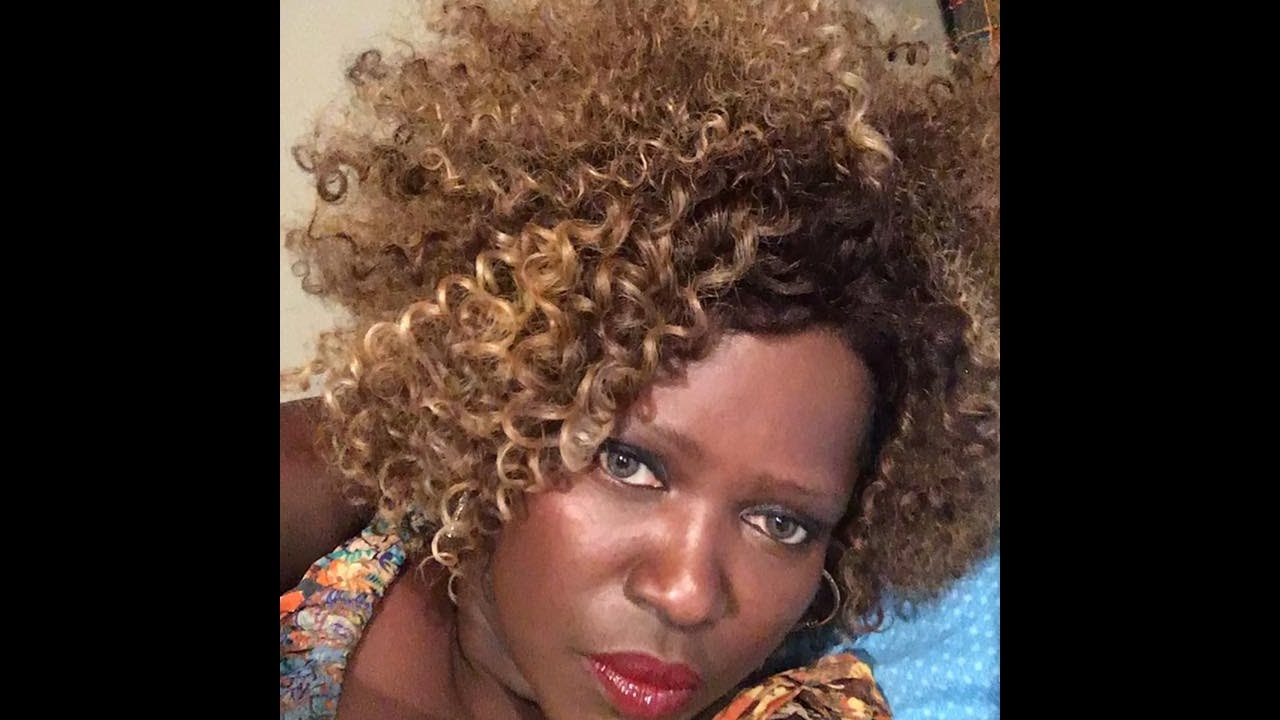 UNSIGNED WORLD: Featuring LISA HUNT - YouTube