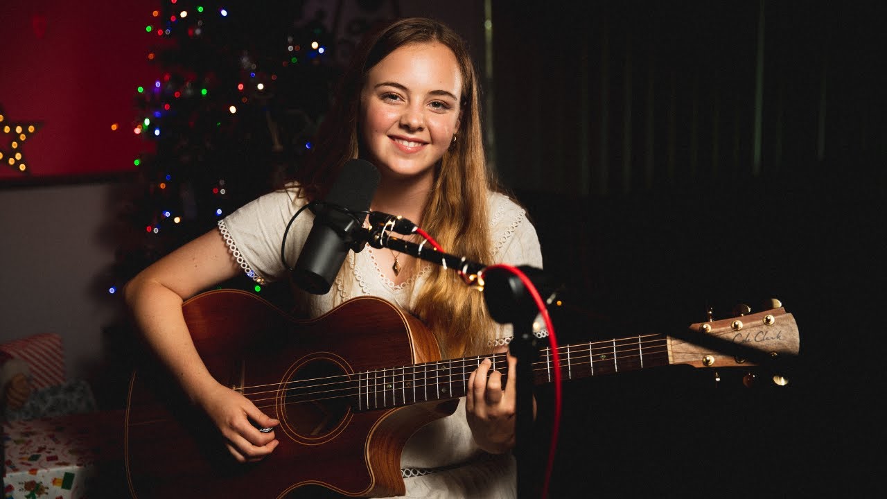 Lily Grace Live - Santa Claus is Coming to Town - YouTube