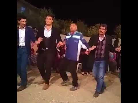 Halay çekerken iplerini koparan adam