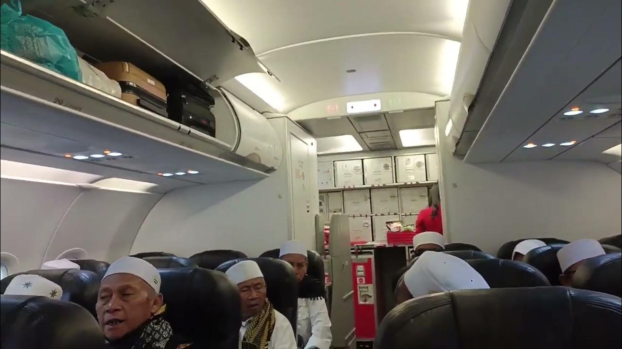 SITUASI JAMAAH DIDALAM PESAWAT AIR ASIA. - YouTube