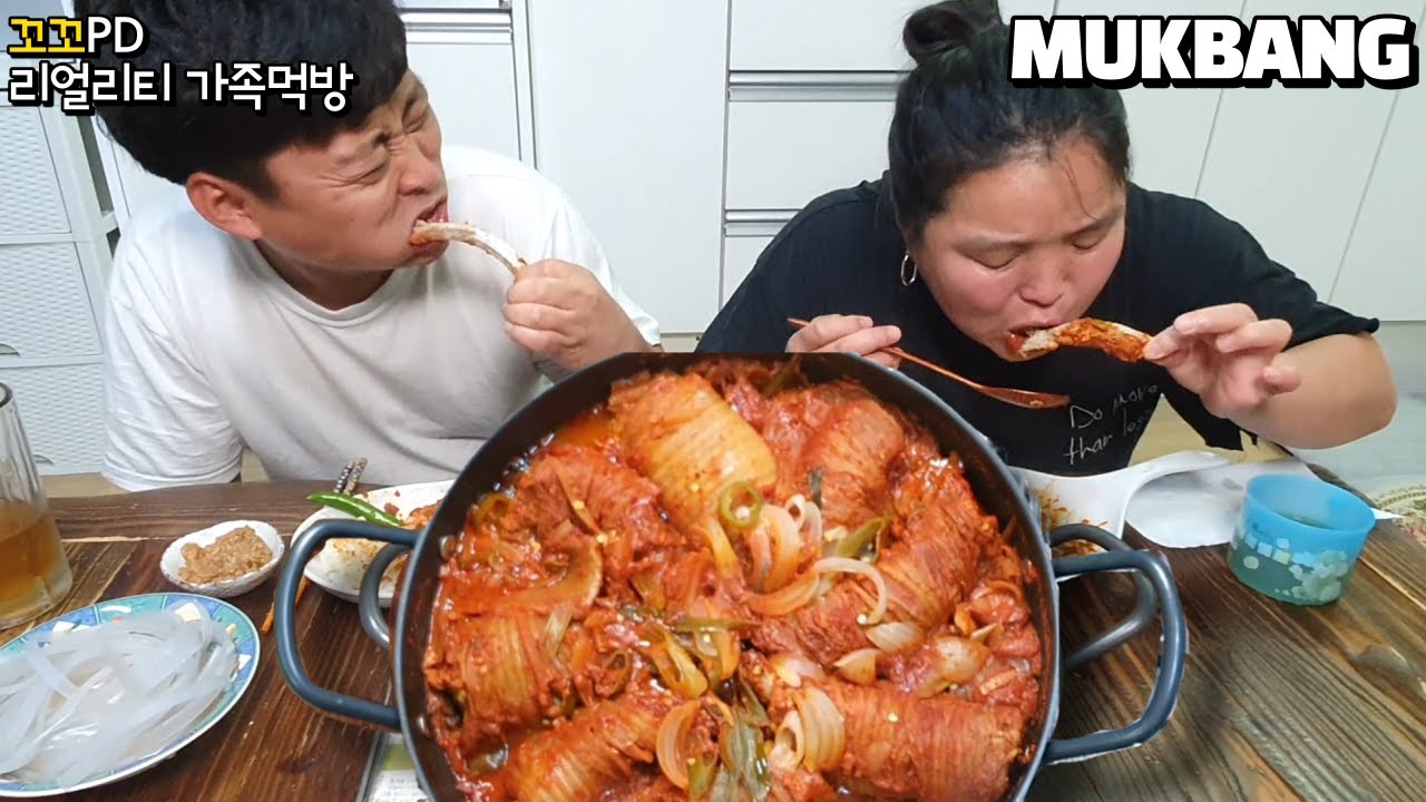 리얼가족먹방:)매운 김치말이 등갈비찜 만들기ㅣSpicy Kimchi jjimㅣREAL SOUNDㅣMUKBANGㅣEATING ...