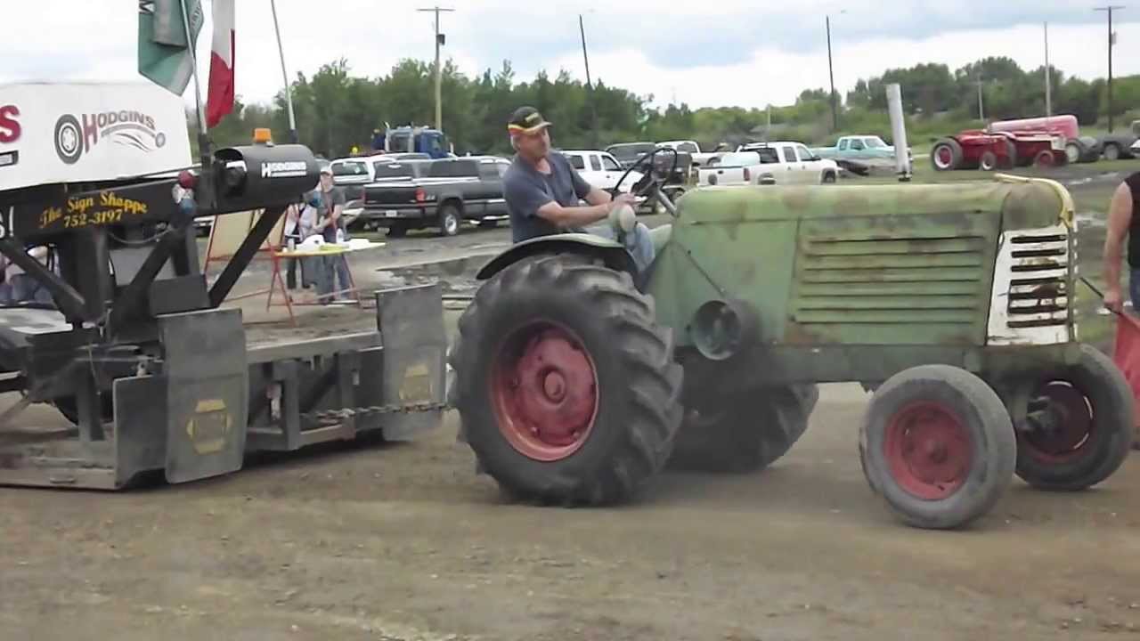Oliver tractor at tractor pull. - YouTube