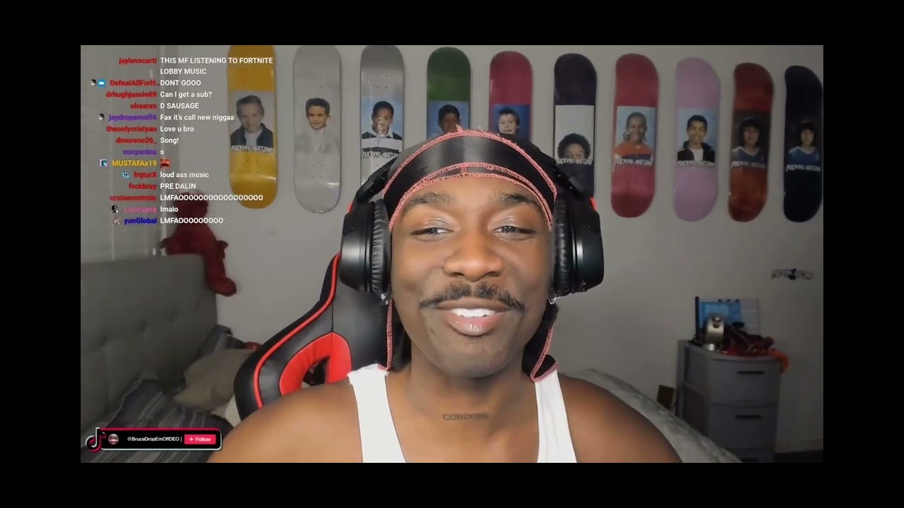 Bruce shows off his side profile🥰 - YouTube