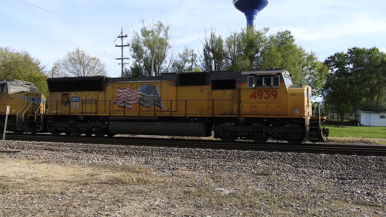UP 4939 a SD70M leads a bird west through Dixon IL - YouTube