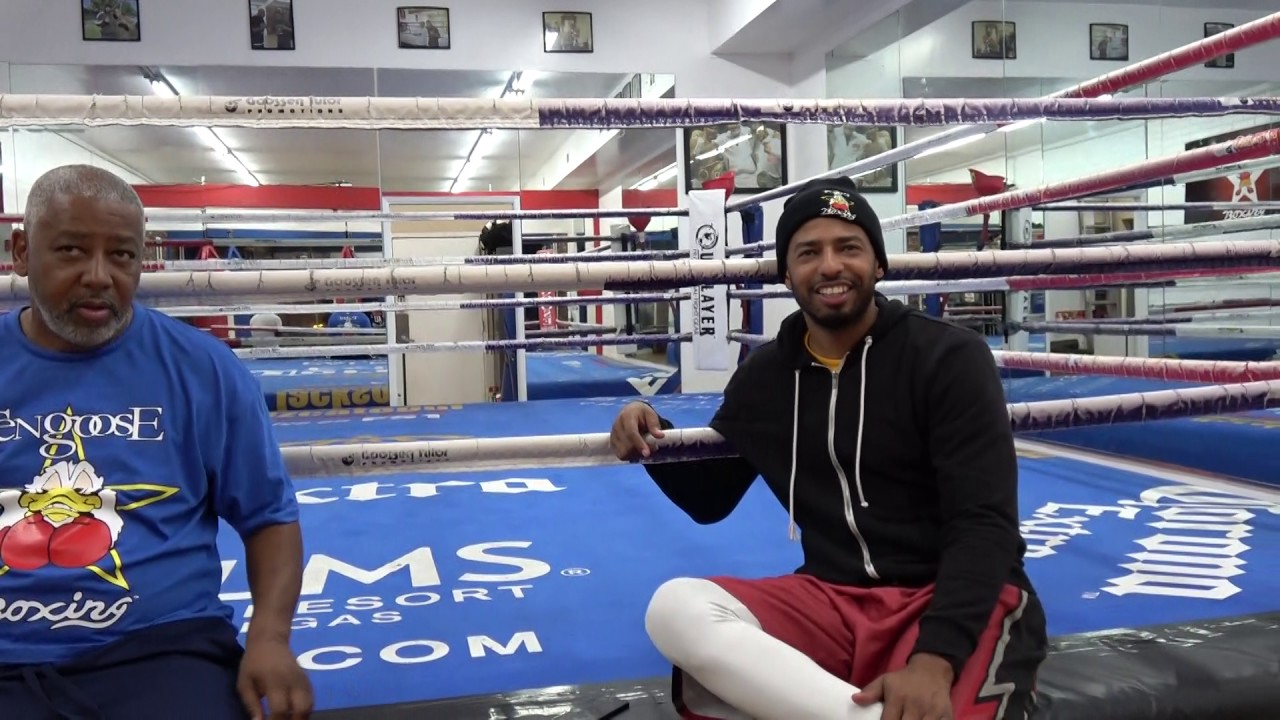 1am floyd mayweather about to arrive at gym to start conor mcgregor ...