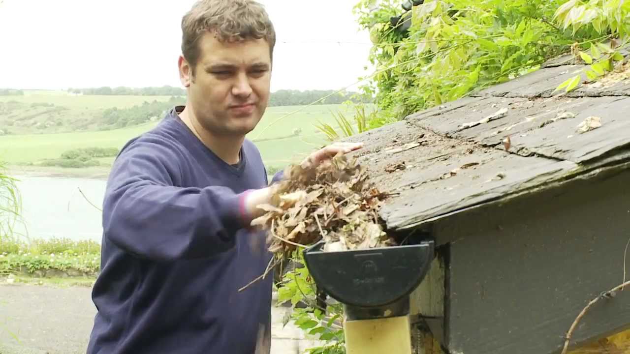 Gutter Worm - Gutter protector - Gutter Brushes - YouTube