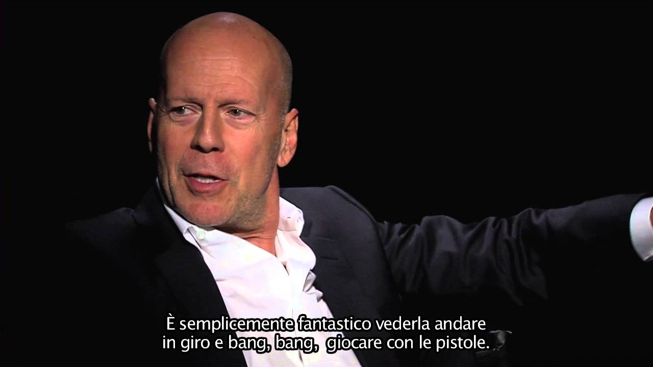 RED 2 - Intervista a Bruce Willis, nel film Frank Moses (sottotitoli in ...