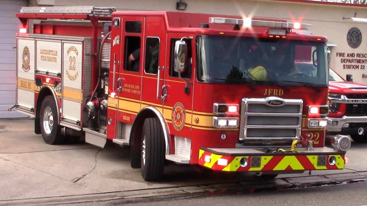 Jacksonville Fire and Rescue Department Engine 22 Responding - YouTube