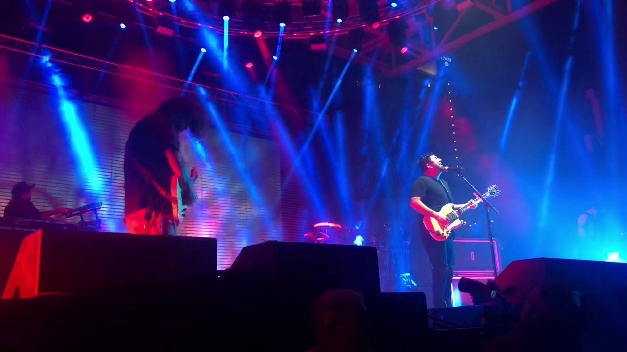Deftones - Smile Live @ Dia De Los Deftones 2019 - YouTube