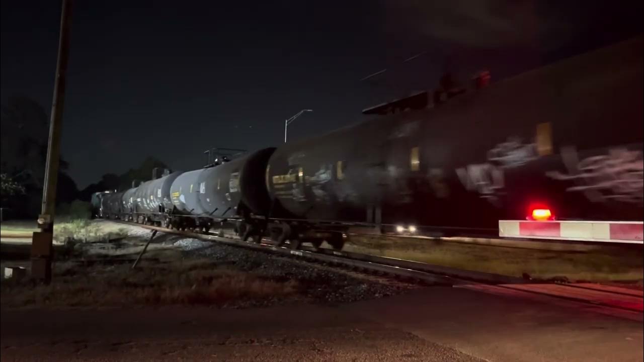UP 8980 NB Leads Manifest DPU Mid/DPU Magnolia,Tx - YouTube