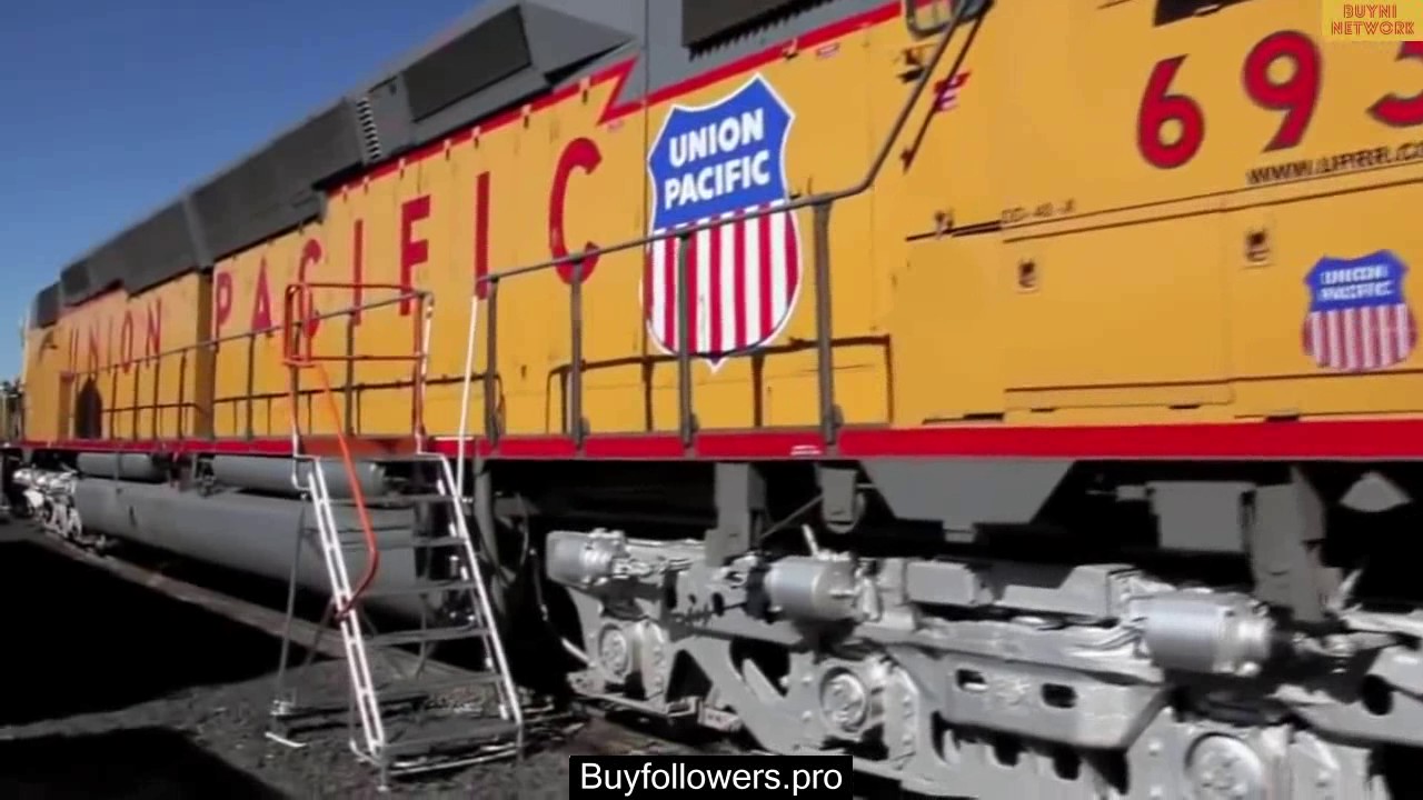 The Most Powerful Single-Unit Diesel Locomotive / EMD DDA40X / General Motors - YouTube