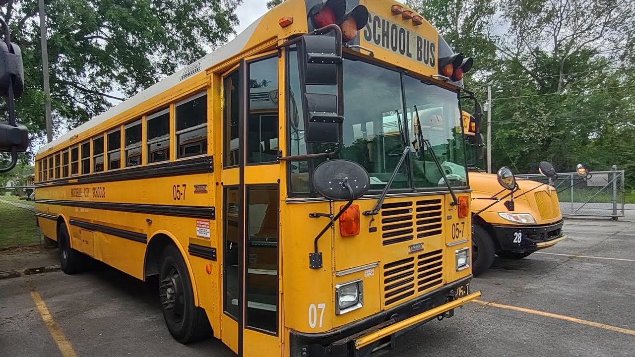 2005 Thomas MVP EF [Cummins ISB 5.9L] - Ride Along /w Front & Rear seat ...