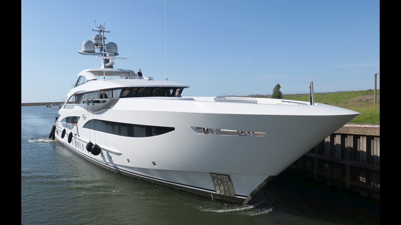Heesen Yachts' Galvas returning from a second day of sea trials - YouTube