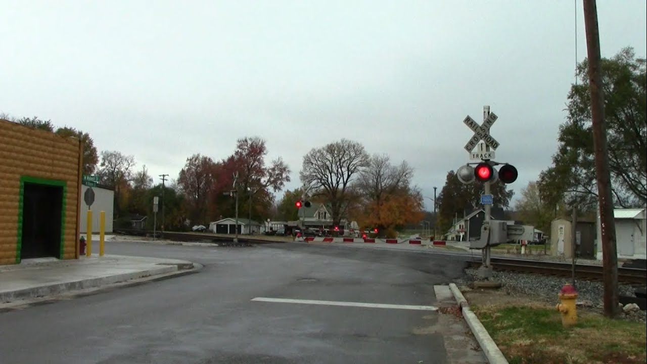 Monroe Street Railroad Crossing - NS D93 w/ NS 5626 and NS 7112 in ...