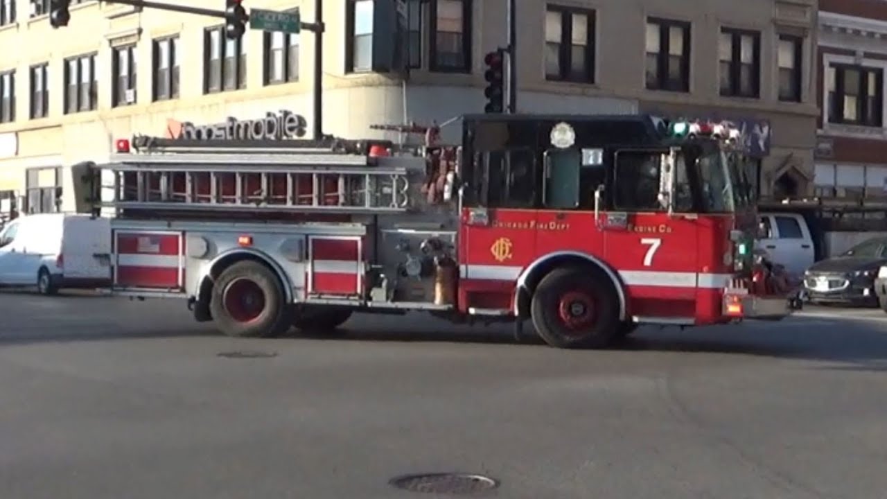 Chicago Fire Department Engine 7 Responding - YouTube