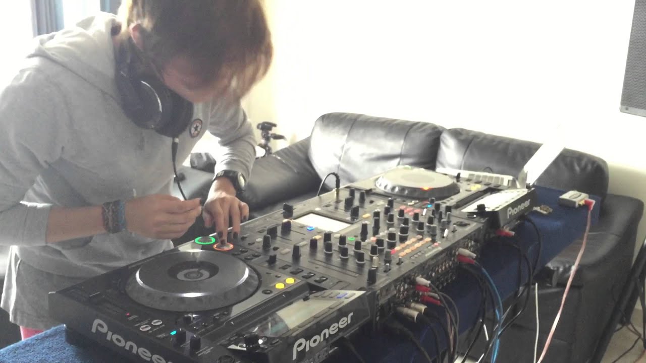 Mixing new edm set - YouTube