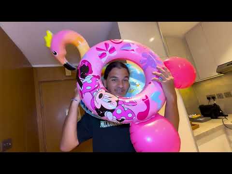 Amira a eu mal dans la piscine😱