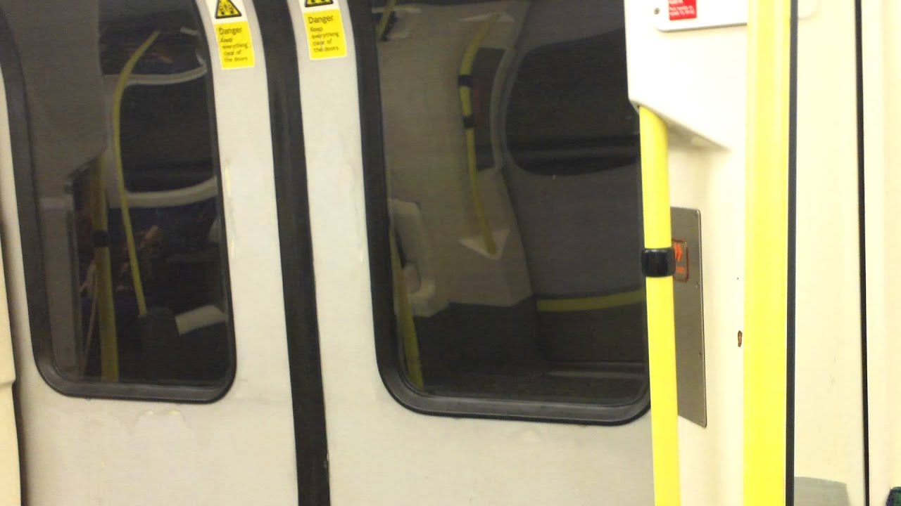 Northern Line (Tooting Bec to Balham) - YouTube