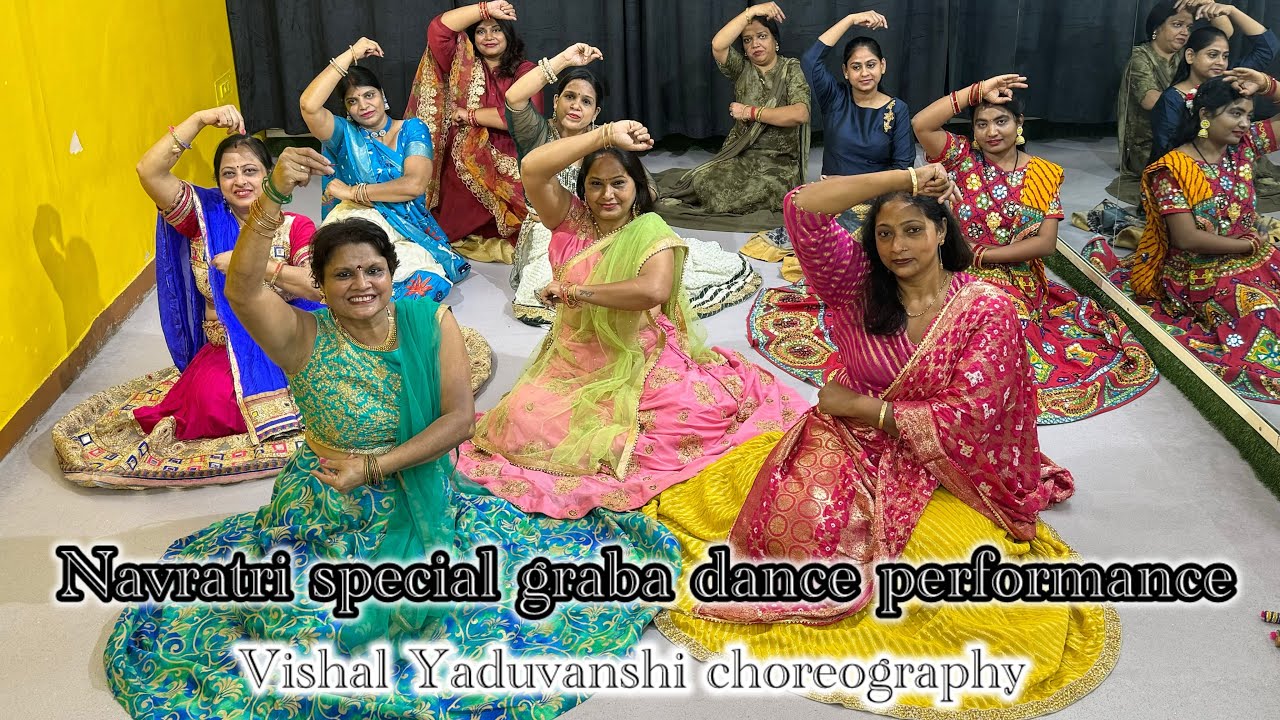 GARBA Fusion | Dholida X Jhume Re Gori X Chogada | Navratri special dance performance - YouTube
