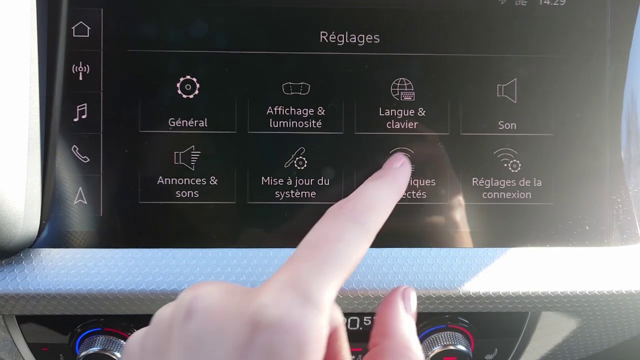 La nouvelle AUDI A1/The new Audi A1: LCD Display - YouTube
