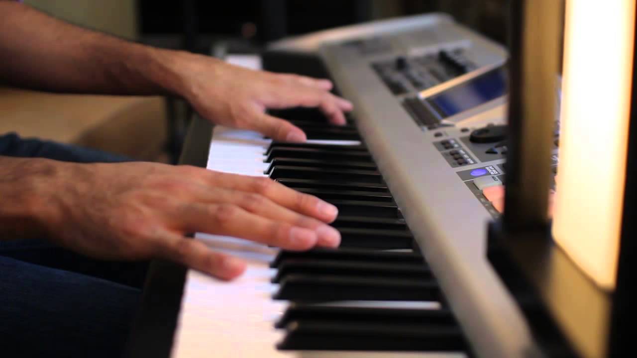 Wrecking Ball - Miley Cyrus (piano cover) Daniel Chioco - YouTube