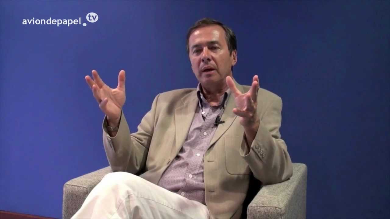 Javier Moro: "Escribir sobre gente viva es un problema" - YouTube