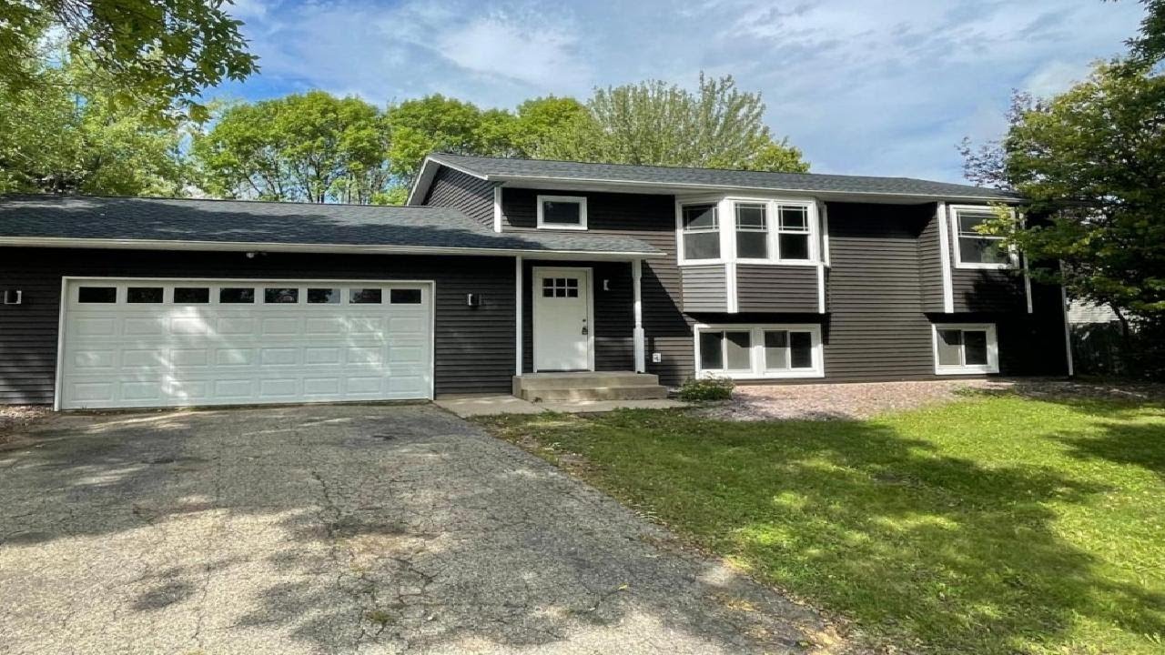 9989 Upper 205th Street W, Lakeville, MN Presented by Emily Farache ...