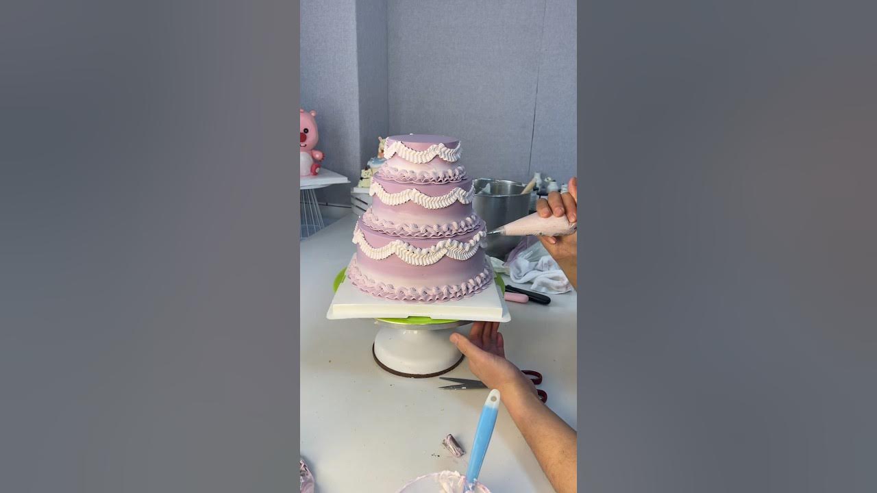 Designing and making cakes is a technical job - YouTube