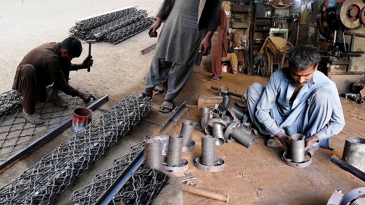 A Wonderful Technique to make Mass Production of Iron Rods Shutter Gate ...