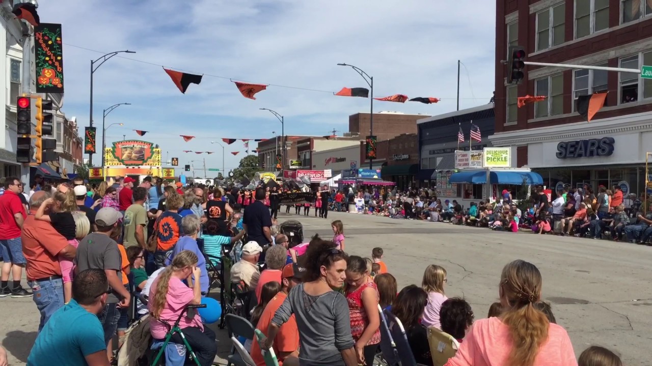 2016 Neewollah parade AHS Marching Band - YouTube