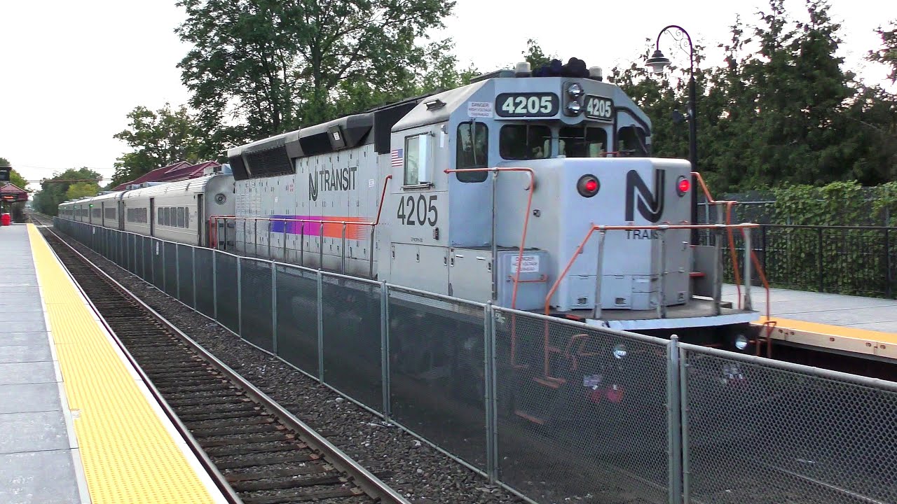 NJ Transit 4205 (Speed Stripe) and Mixed Comets | Rush Hour Trains on ...