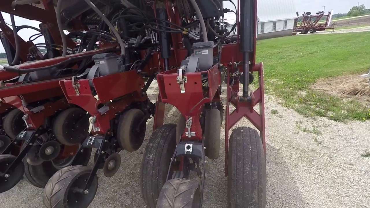 Case Ih 1255 planter and Case Ih 315 Magnum review - YouTube