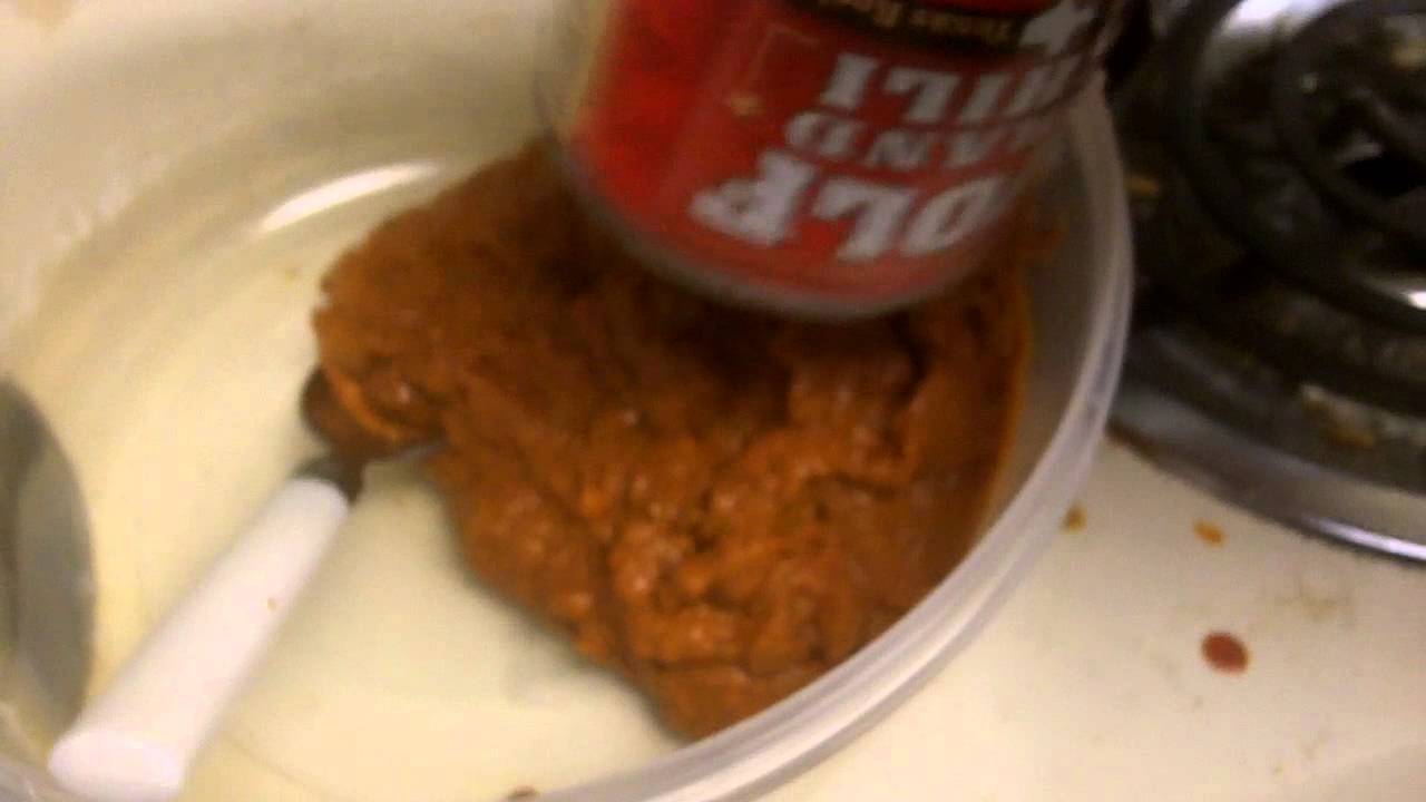 Opening a can of Wolf Brand Chili - YouTube