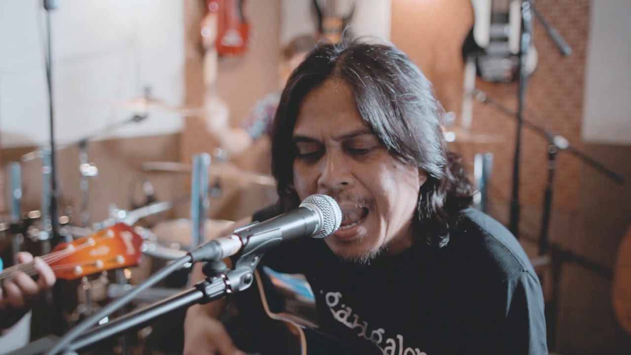 Missing Filemon - Hugot (In The Studio Live) - YouTube