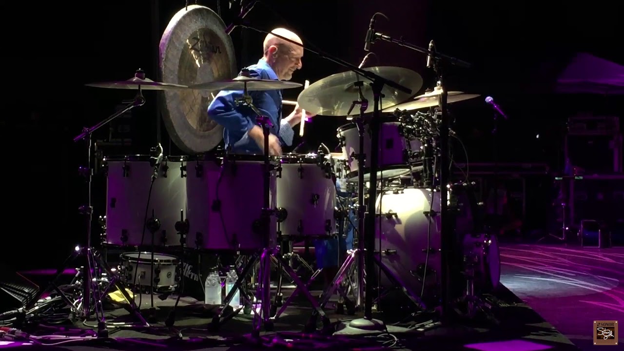 Steve Smith Drum Solo with Journey: Noblesville, 2017 - YouTube