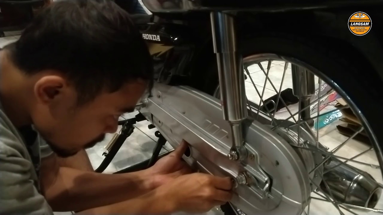 Tutorial Pemasangan Tutup Rantai Non Ori Astrea Grand dan Legenda - YouTube