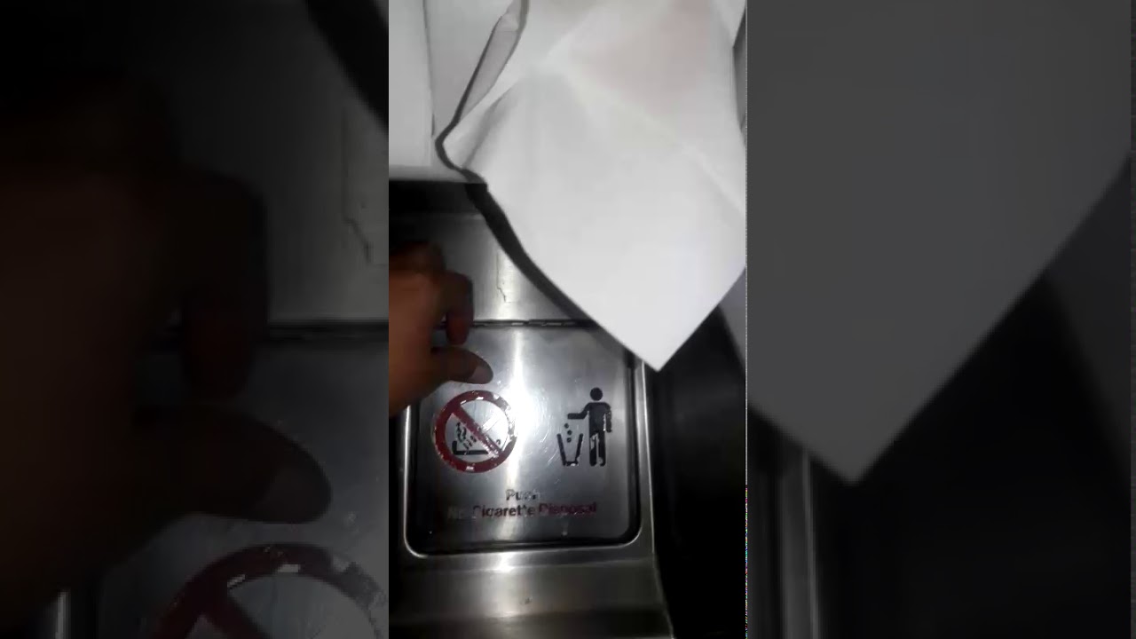 Lavatory Boeing 737_300 - YouTube