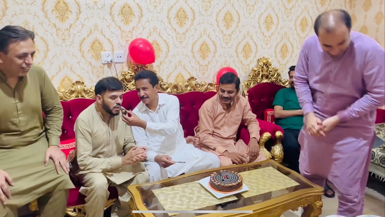 Atif bhai k birthday 🎂 party 🎉 - YouTube