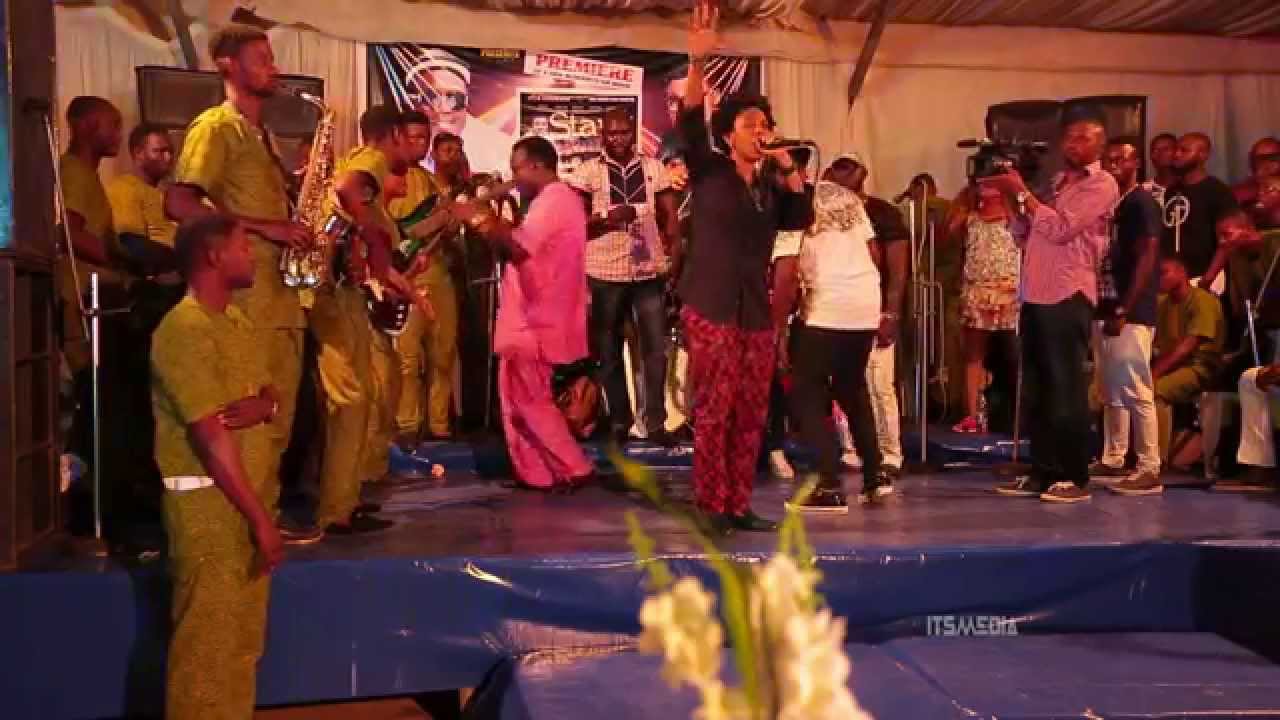 WEIRD MC feat SAHEED OSUPA live performance in Lagos - YouTube