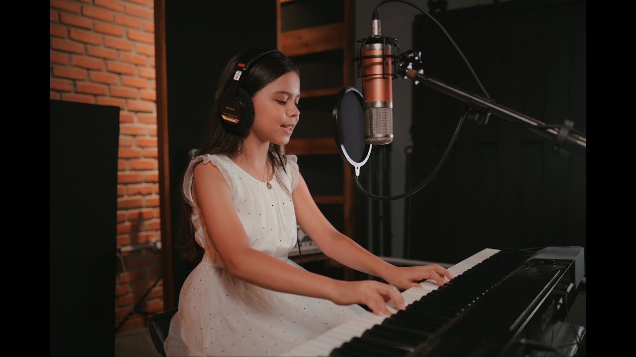 Fly Me To The Moon (Cover) - Sophie B. - YouTube