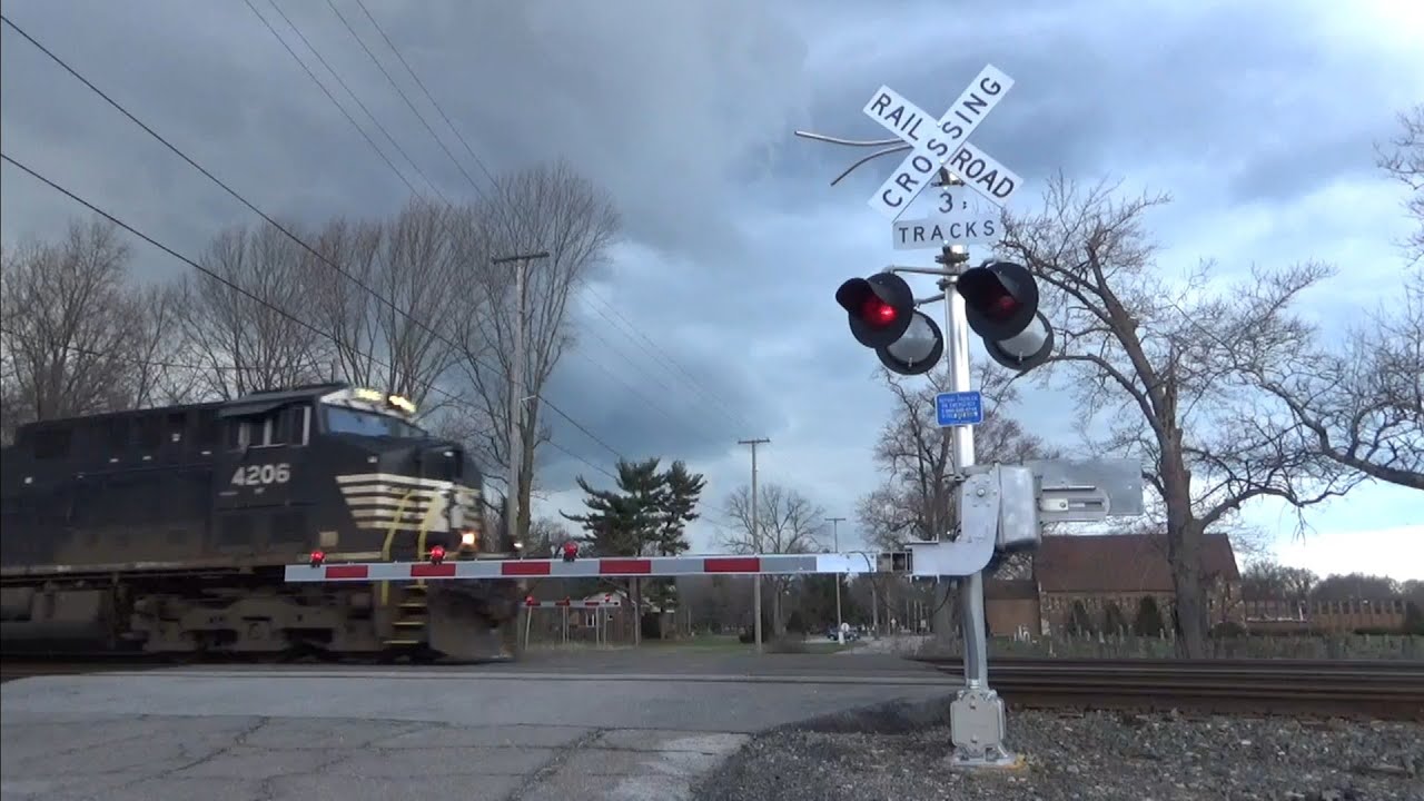 (New Signals & Siemens S-80 Gate Mechs!) Mineral Springs Road Railroad ...